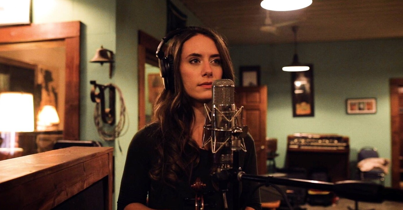 Garland and Gold – Bri Murphy | Show Me Progress